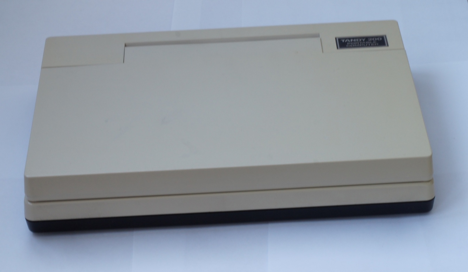 Ноутбук Tandy TRS-80 model 200