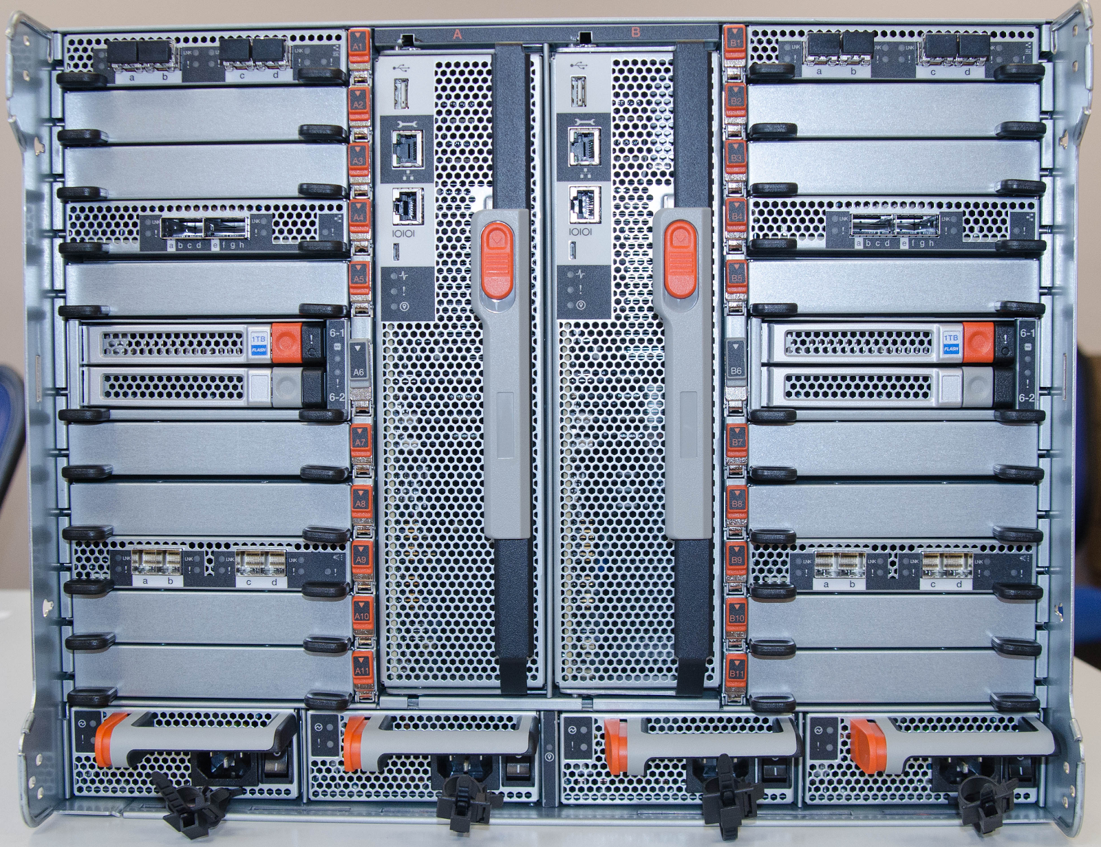 Из будней сисадмина: распаковываем NetApp FAS 9000