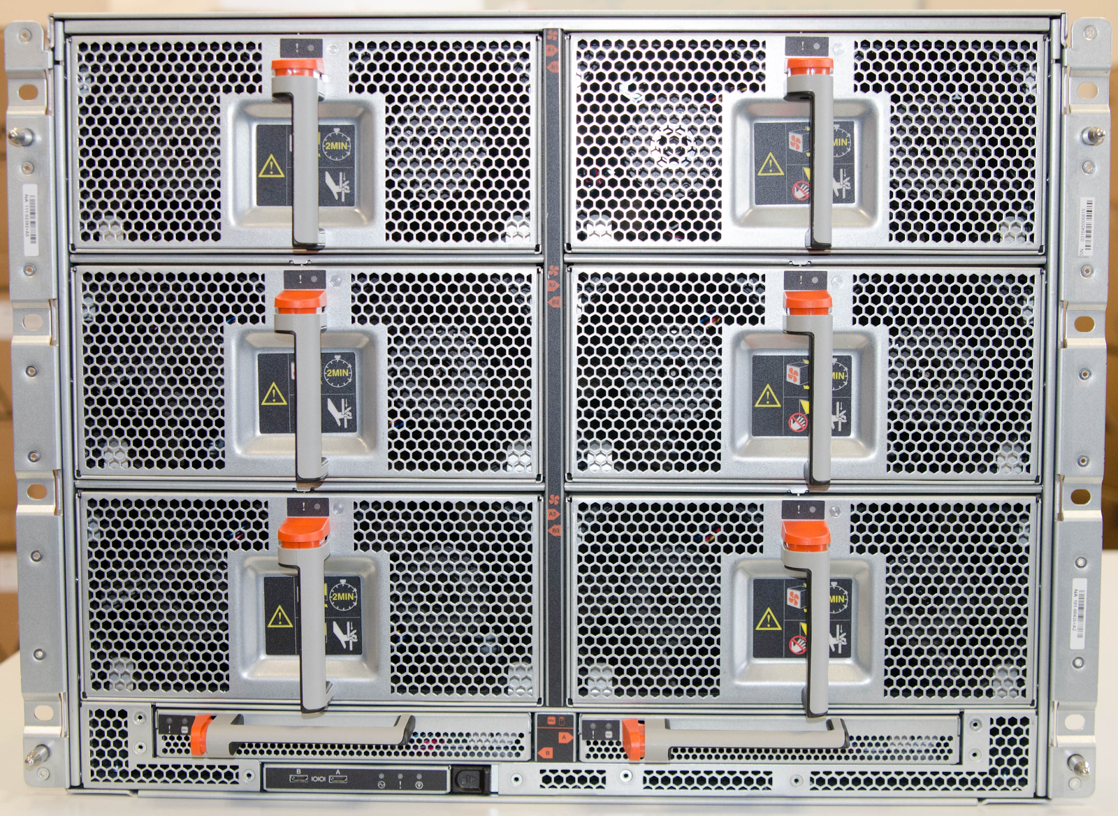 Из будней сисадмина: распаковываем NetApp FAS 9000