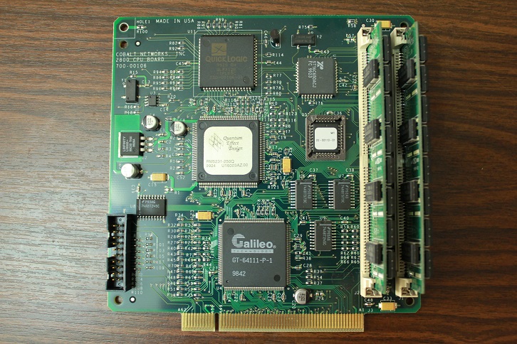 Cobalt Qube 2 — раритетный сервер